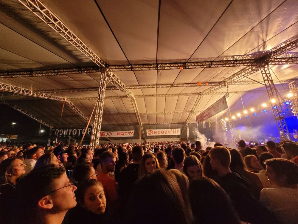 Mais de 25 mil pessoas passaram pelo Parque da Femi para show do Zé ...